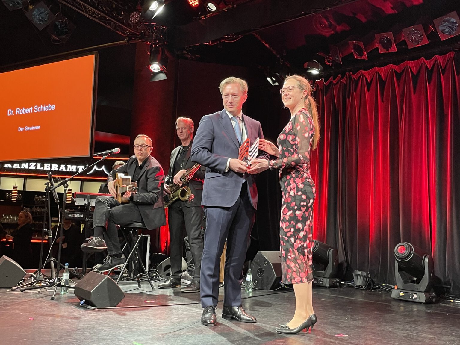 ARGE Awards 2024: Dr. Robert Schiebe als Eigenverwalter des Jahres ...